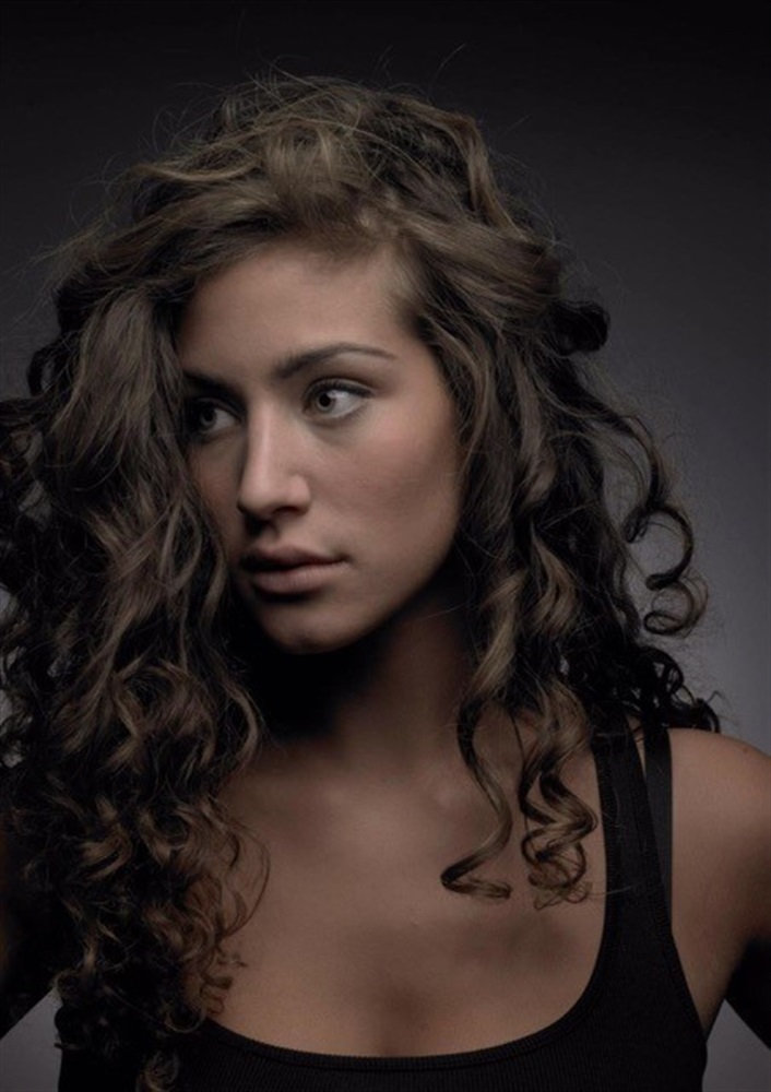 Manon Azem- Fiche Artiste - Artiste interprète - AgencesArtistiques.com ...