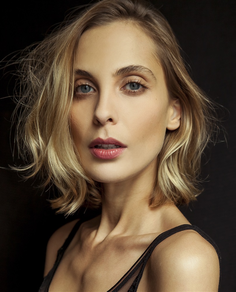 Davia Martelli- Fiche Artiste - Artiste interprète - AgencesArtistiques ...