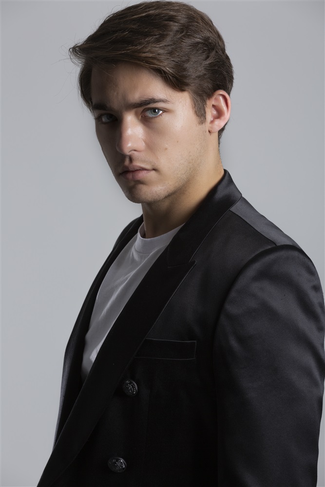 Benjamin Cotte- Fiche Artiste - Artiste interprète - AgencesArtistiques ...