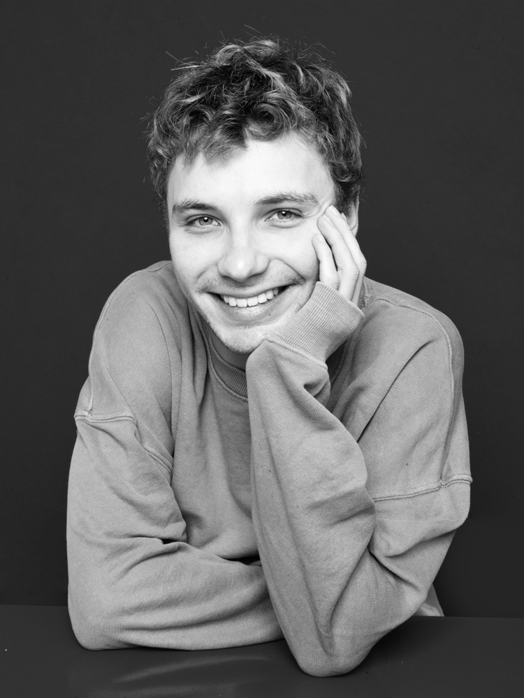 Jérémy Gillet- Fiche Artiste - Artiste interprète - AgencesArtistiques ...