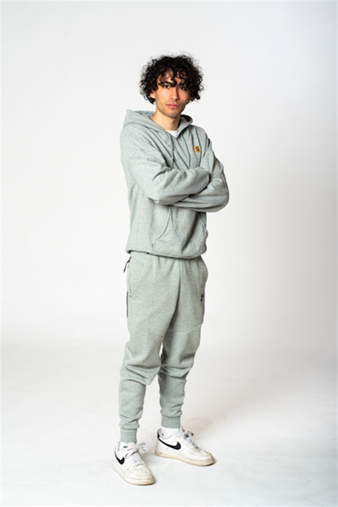 Léo Moreau- Fiche Artiste - Artiste interprète - AgencesArtistiques.com ...