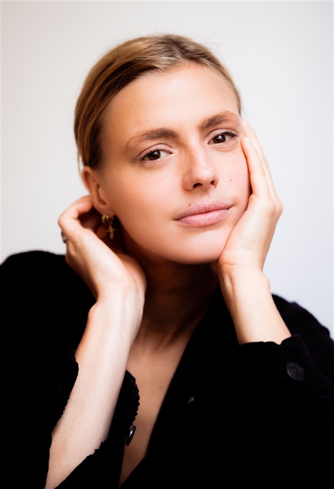 Emma Ravier- Fiche Artiste - Artiste interprète - AgencesArtistiques ...