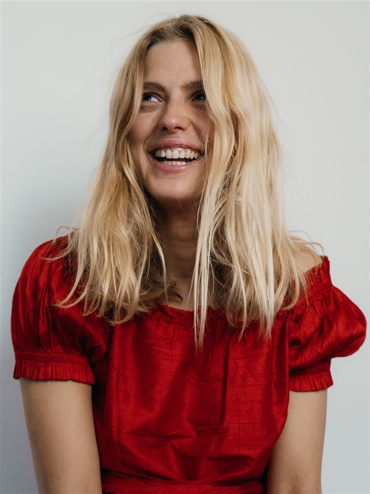 Emma Ravier- Fiche Artiste - Artiste interprète - AgencesArtistiques ...