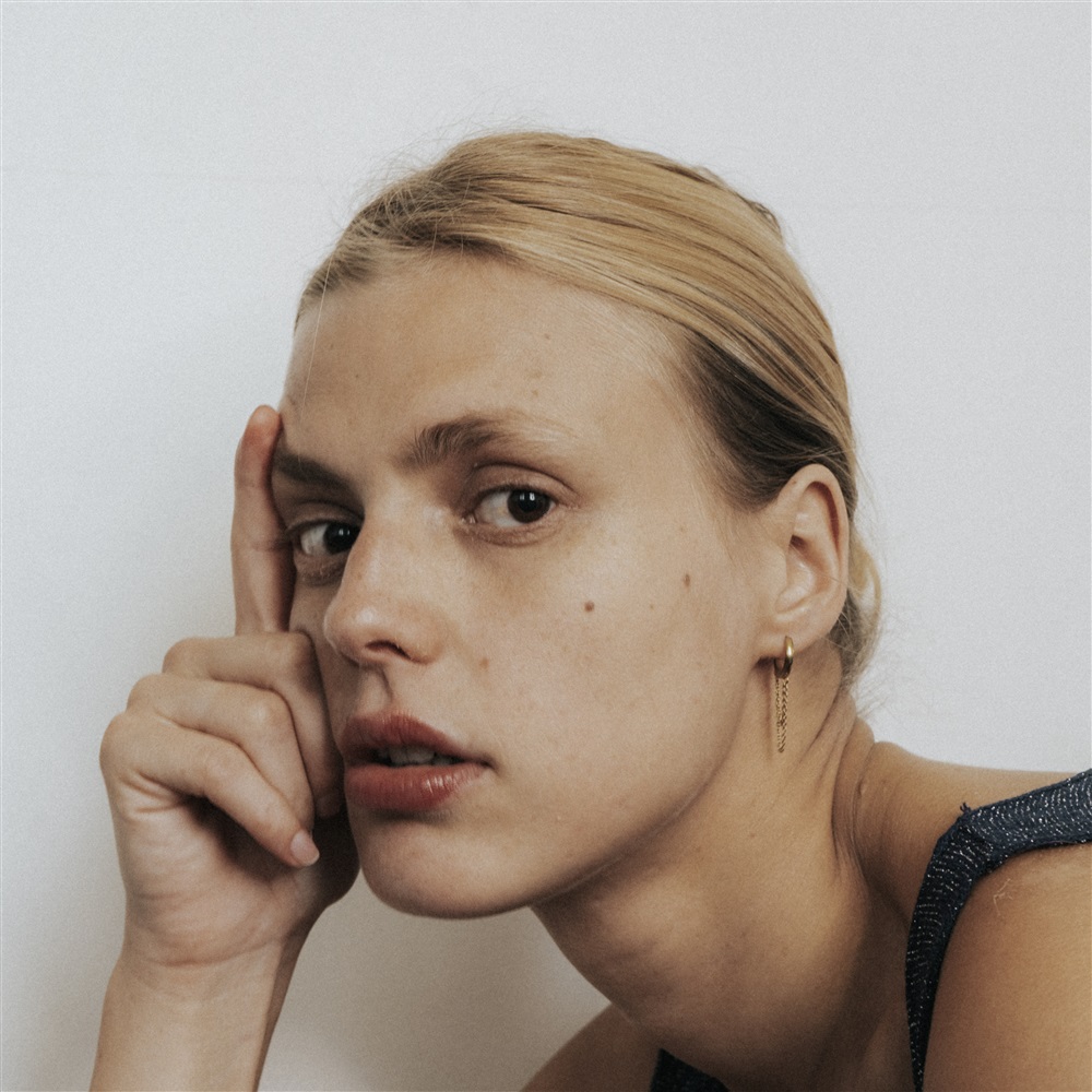 Emma Ravier- Fiche Artiste - Artiste interprète - AgencesArtistiques ...