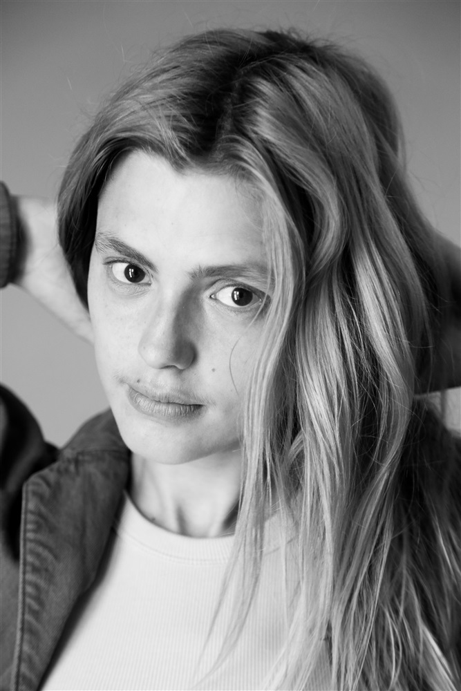 Emma Ravier- Fiche Artiste - Artiste interprète - AgencesArtistiques ...