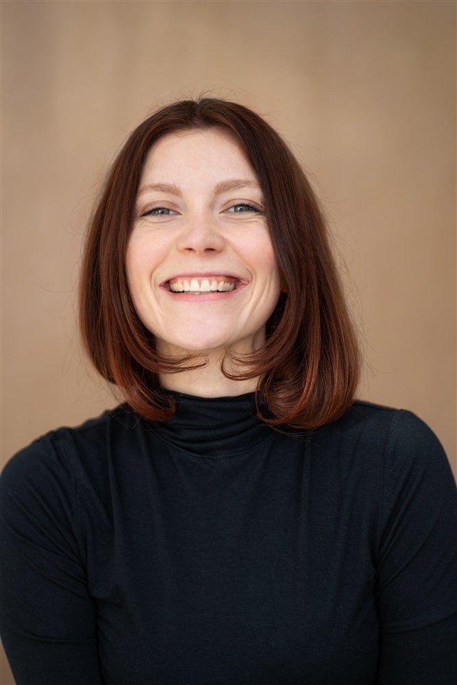 Ninon Lavalou- Fiche Artiste - Artiste interprète - AgencesArtistiques ...