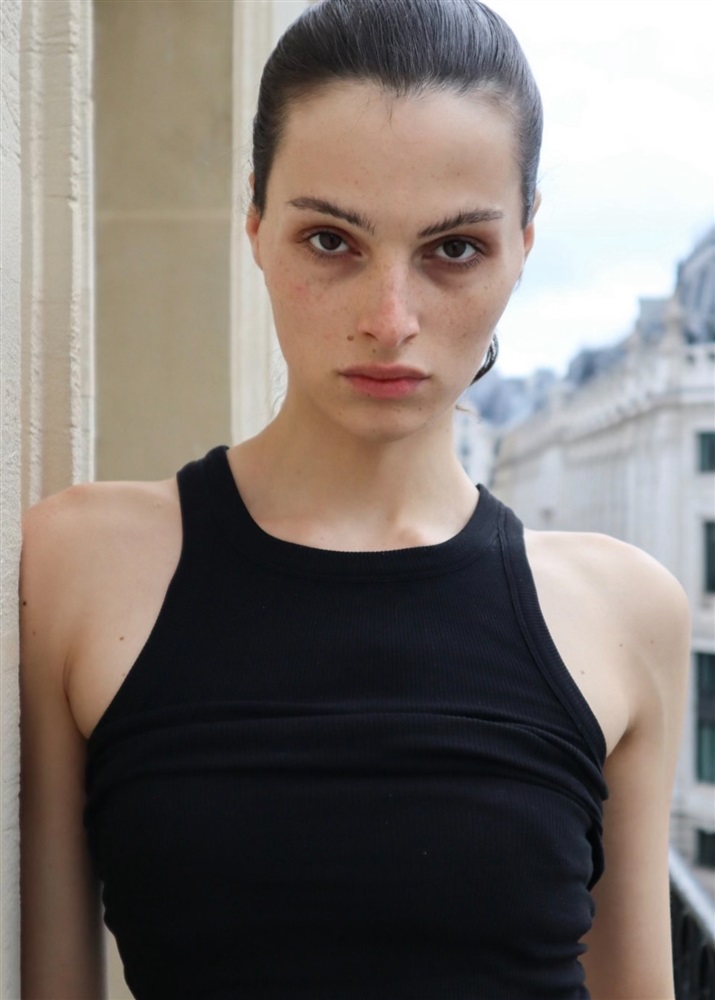 Lou SERIOT- Fiche Artiste - Artiste interprète - AgencesArtistiques.com ...