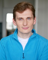 Damien ROUX • Comédien • Auteur • Metteur en scène • Voix off