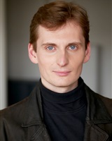 Damien ROUX • Comédien • Auteur • Metteur en scène • Voix off