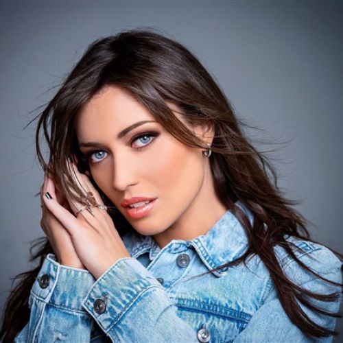 ELSA ESNOULT- Fiche Artiste - Artiste interprète - AgencesArtistiques ...