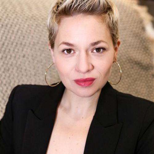 Lara Neumann- Fiche Artiste - Artiste interprète - AgencesArtistiques ...