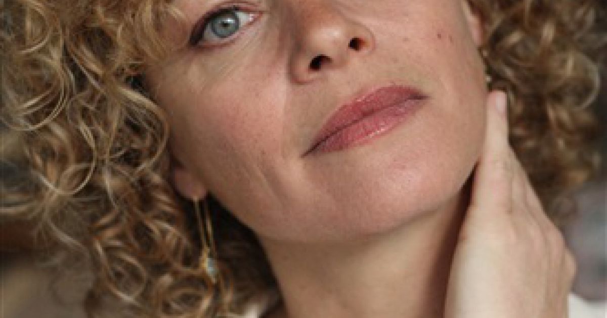 Anne Suarez- Fiche Artiste - Artiste interprète - AgencesArtistiques ...