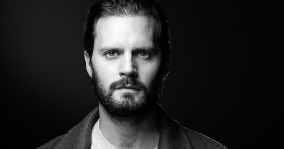 Hugo Becker- Fiche Artiste - Artiste interprète,Scénariste ...