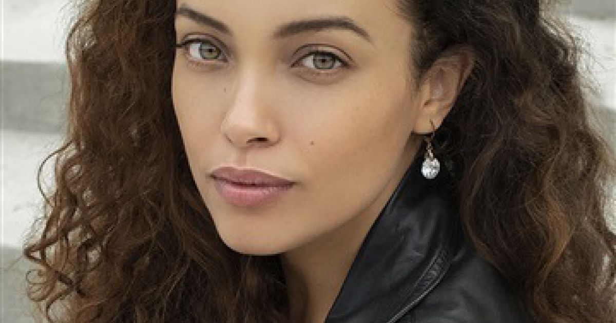 Mériem Sarolie- Fiche Artiste - Artiste interprète - AgencesArtistiques ...