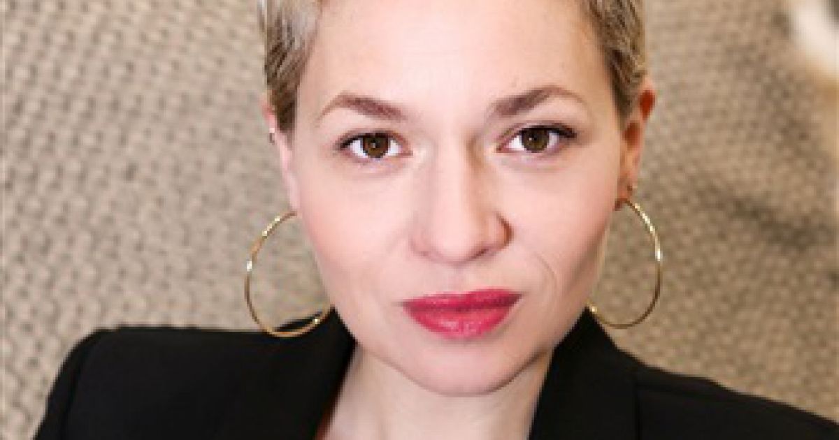 Lara Neumann- Fiche Artiste - Artiste interprète - AgencesArtistiques ...